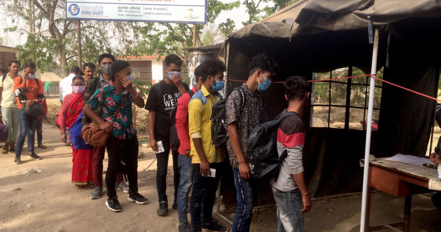 Migrant workers start returning to India in search of jobs